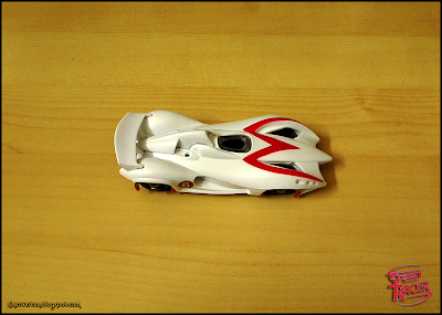 Nine Over Ten 9/10: I has Speed Racer's Mach 6 on mah desk!