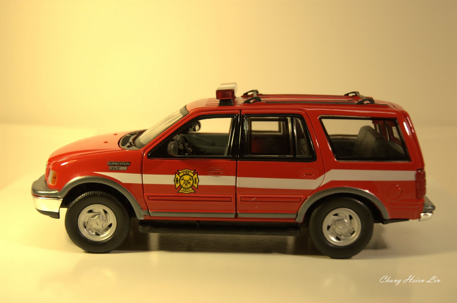 Hsien's Toys Kingdom: Ford 2000 Expedition XLT(Fire Dept.)-消防車 - Motor Max
