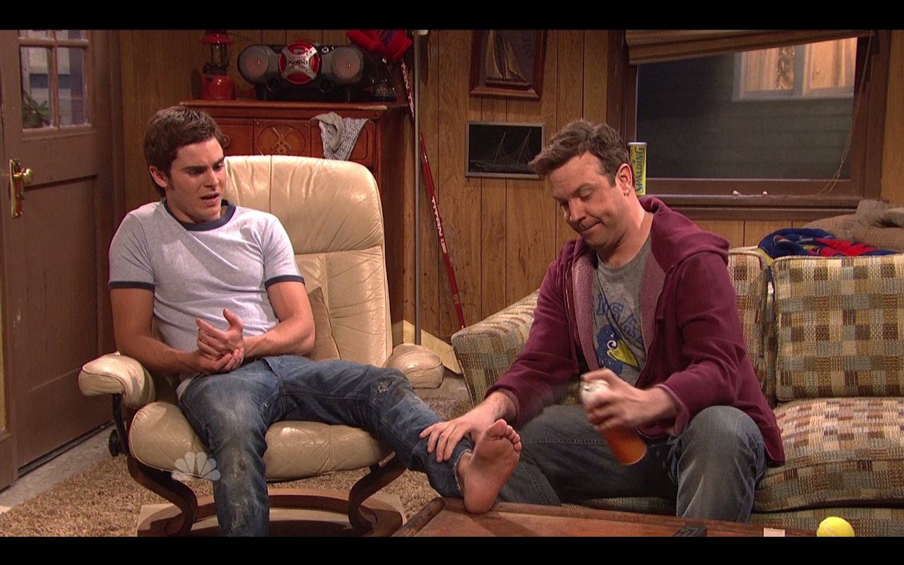 Celeb Soles: Better Quality Caps Of Zac On SNL