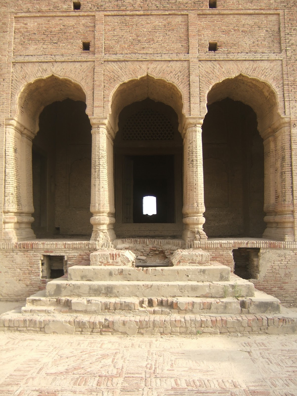 Lovely Pakistan: Sheikhupura Fort