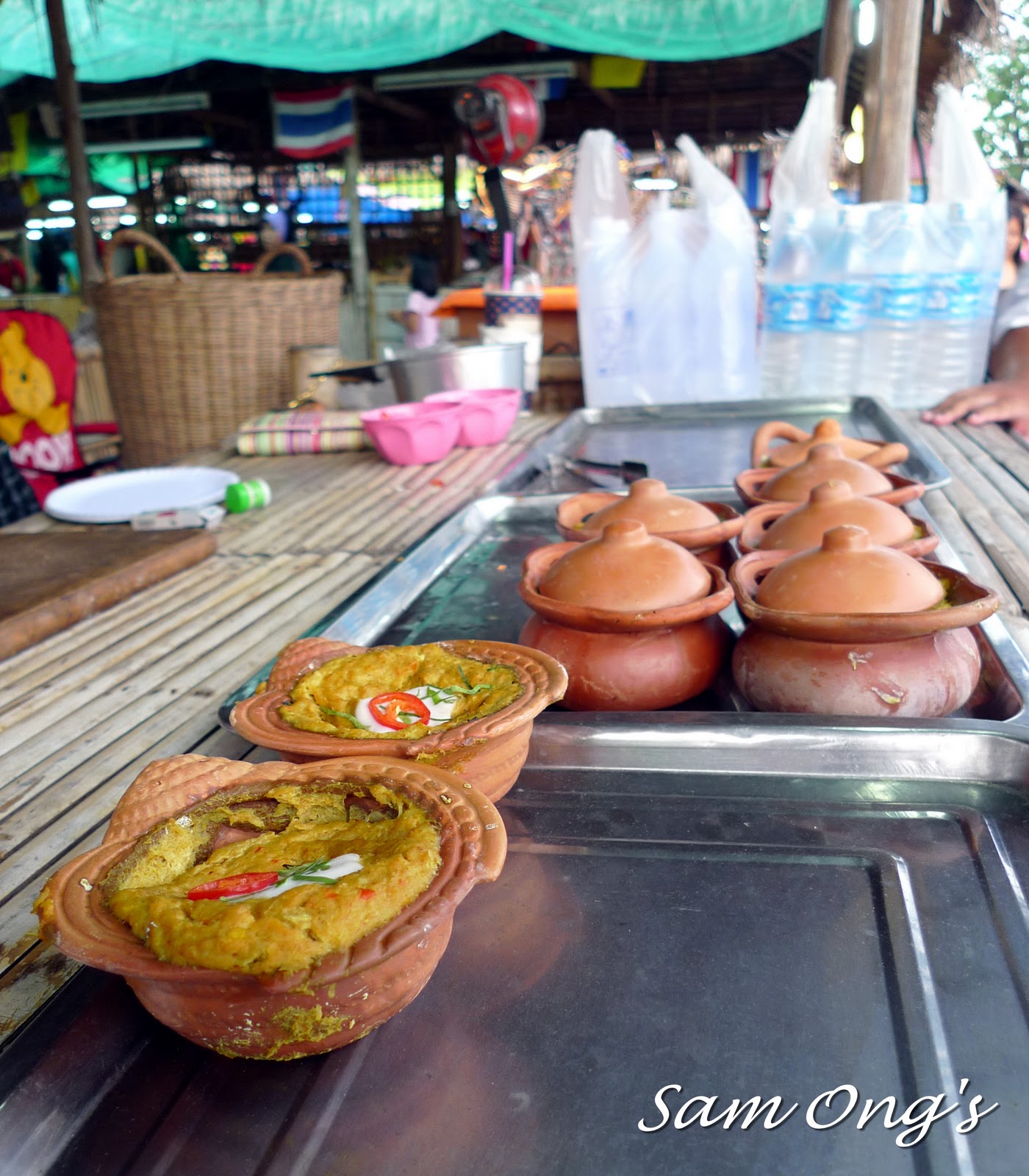 EAT OUT with SAM: Street Food in Hatyai, Thailand.