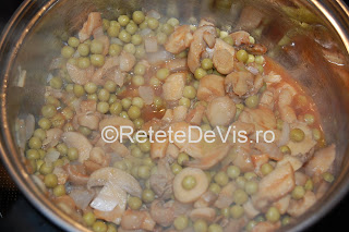 Retete de vis: Pui la cuptor " Pui Zingara" (Pulpe pui cu mazare si ...