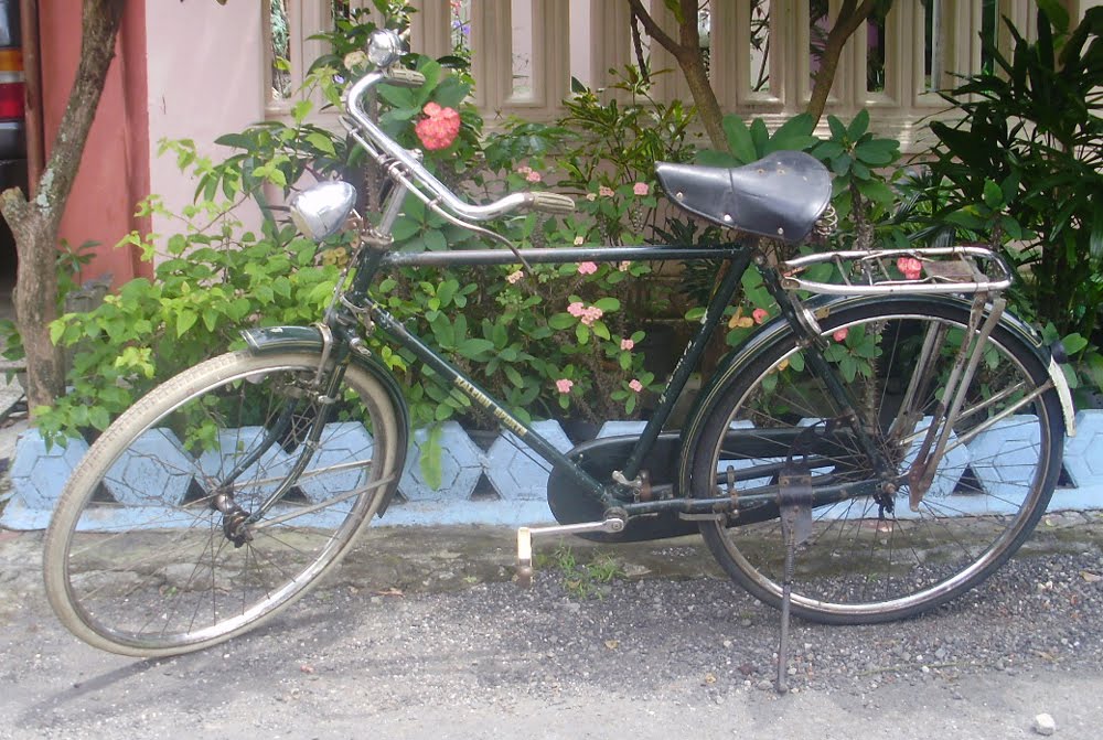 MAHAPUJA PRASASTI ANTIK GALERY: Sepeda Onthel Raleigh Sports