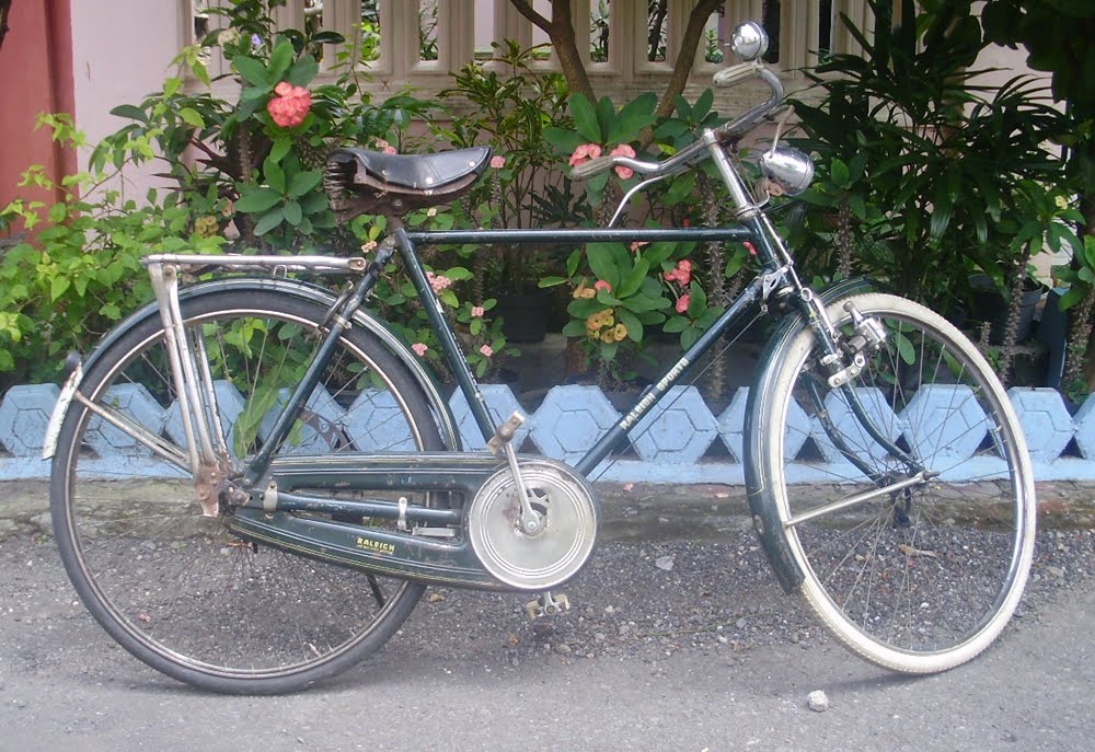 MAHAPUJA PRASASTI ANTIK GALERY: Sepeda Onthel Raleigh Sports