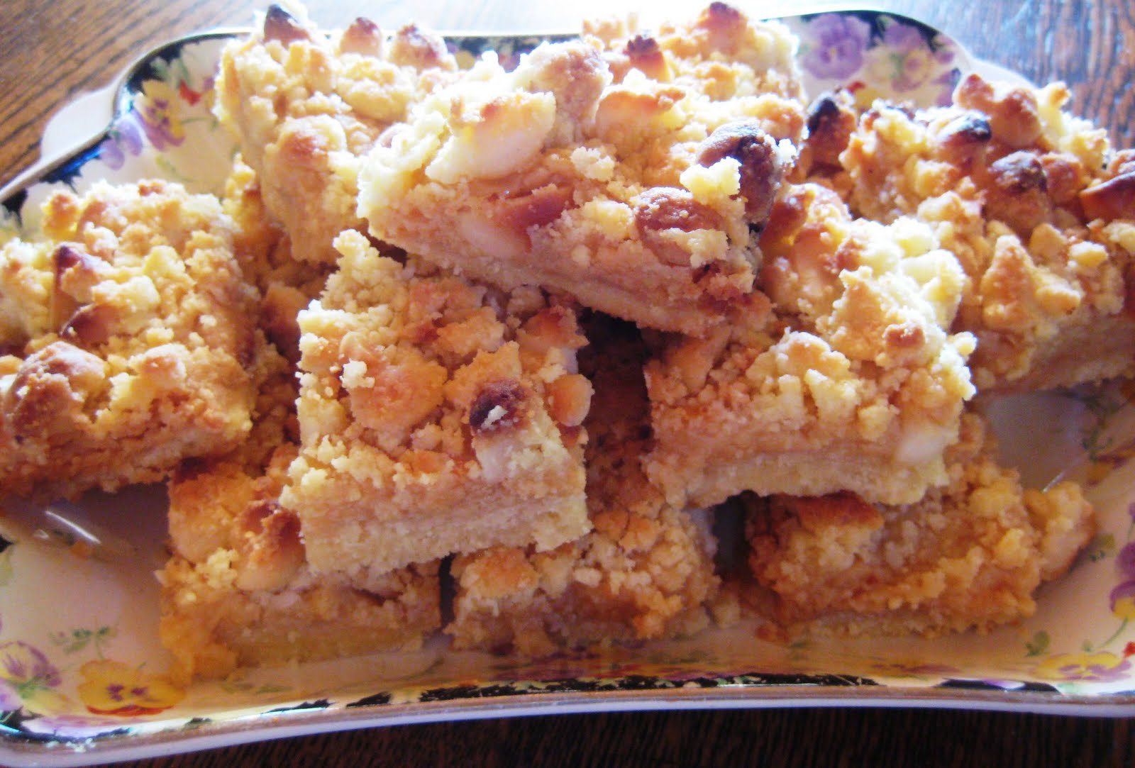 Lovely Wee Days: caramel macadamia slice