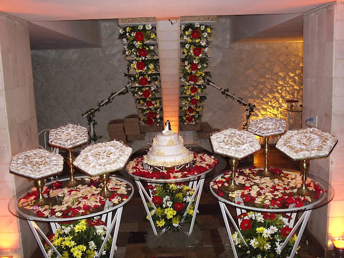 THREE LINES BUFFET: BOLOS DECORADOS