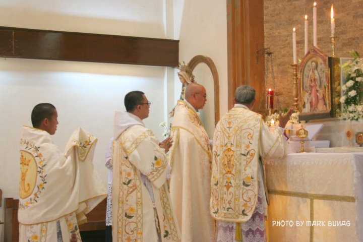 RORATE CÆLI: First Solemn Pontifical Mass by a ruling Filipino bishop ...