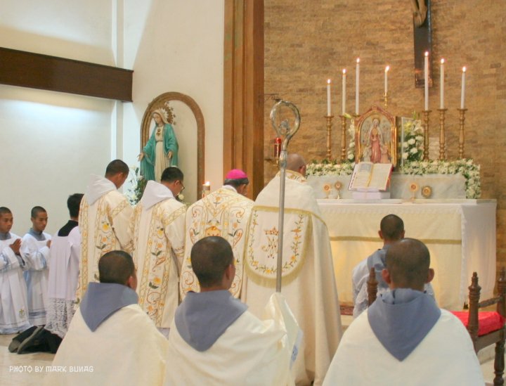 RORATE CÆLI: First Solemn Pontifical Mass by a ruling Filipino bishop ...