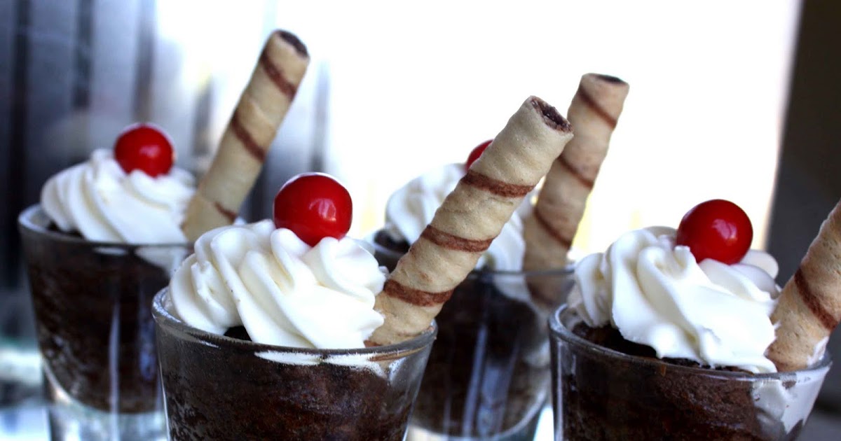 Gourmet Mom on-the-Go: Mini Root Beer Float Cupcakes