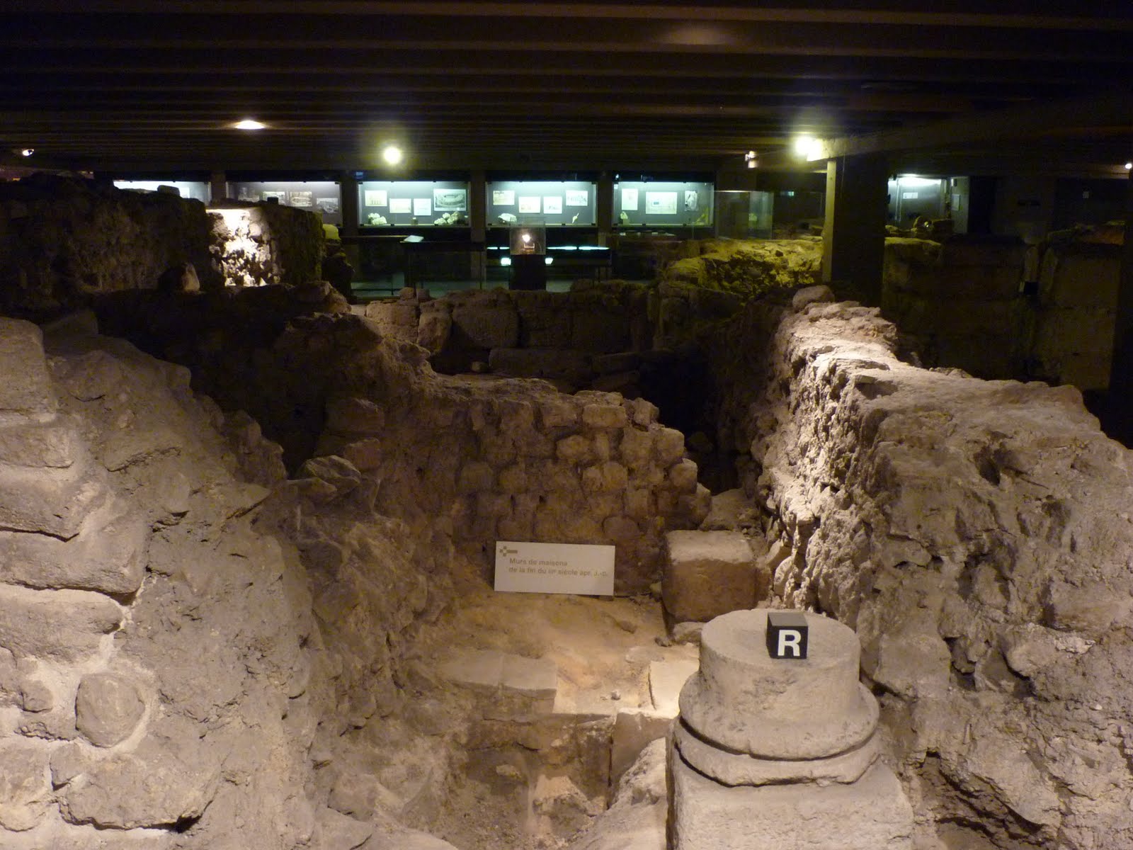 Dr.jéjé visite Paris: La Crypte archéologique du parvis Notre-Dame