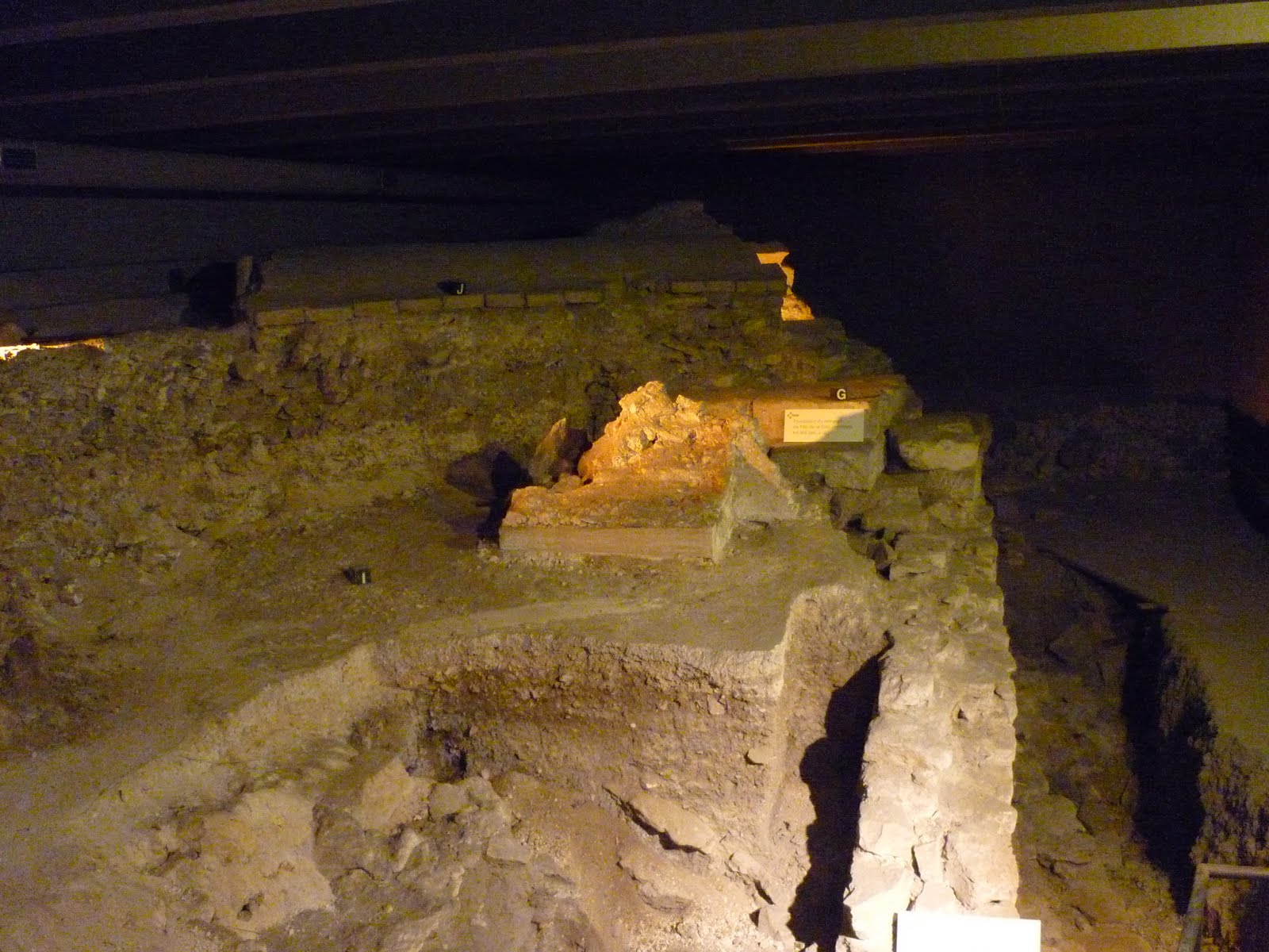 Dr.jéjé visite Paris: La Crypte archéologique du parvis Notre-Dame