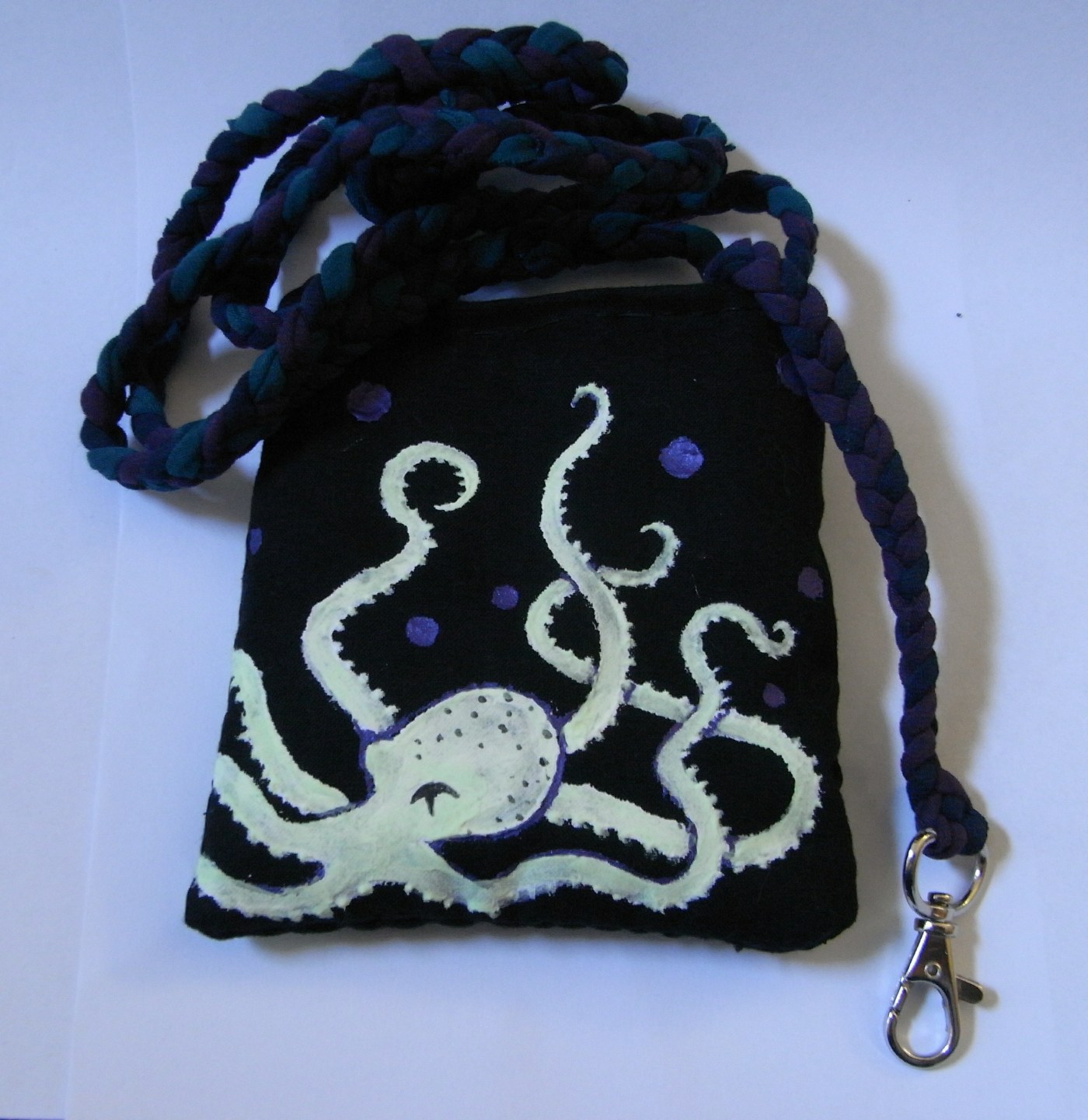 saraccino: Glowing small octopus bag