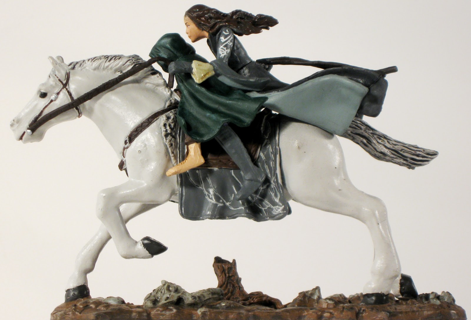 Toys and Stuff: AOME LOTR Arwen and Frodo on Horseback
