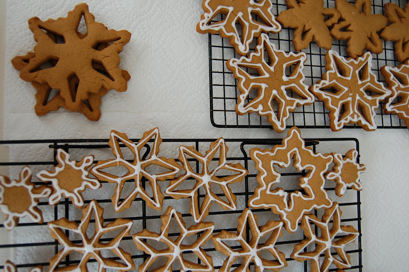 Paper Doll: Gingerbread Snowflakes