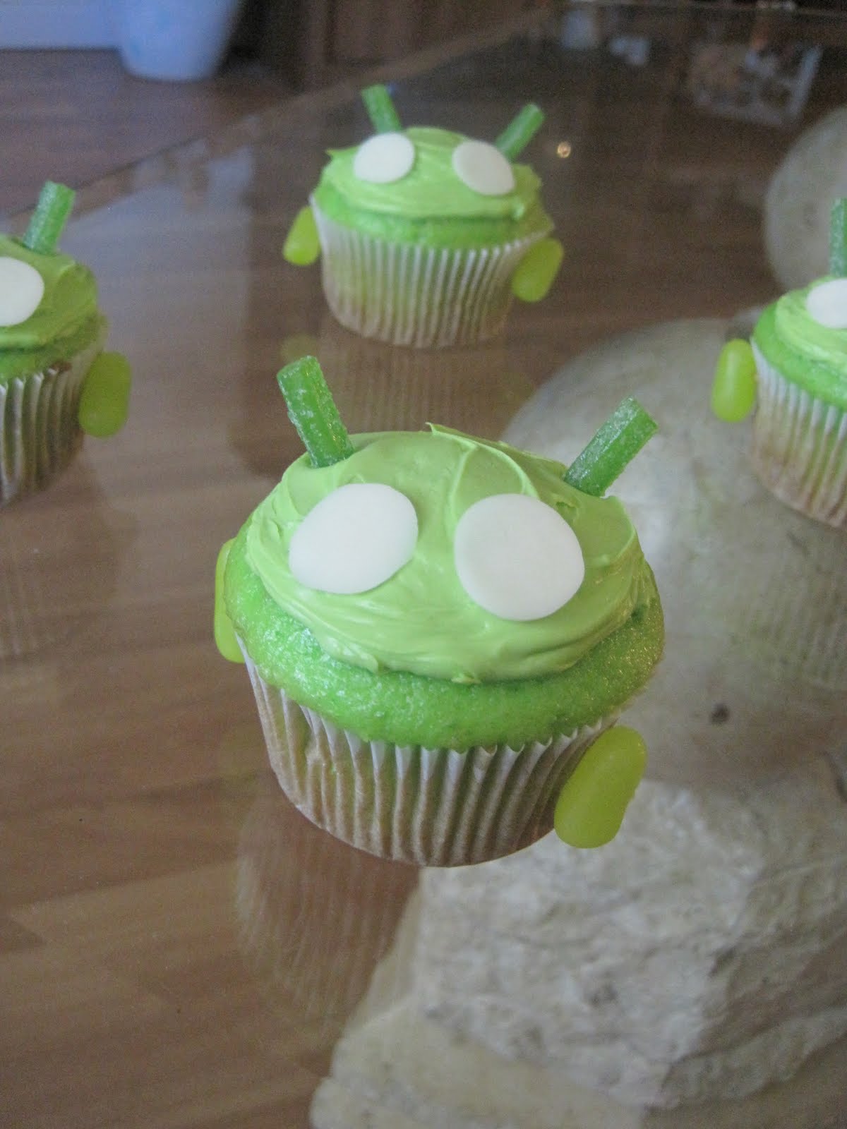my feelings taste like cupcakes: Android Robot Cupcakes