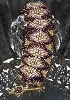 Queenie's Beads: Raised Diamond Pattern
