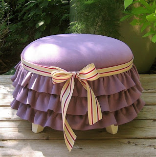 Skitt A Skatt: Cute Upholstered Stool