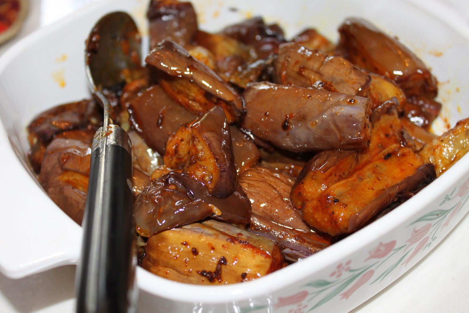 MAA ABHIRUCHI: Inguva kharam pettina Vankaaya / Egg plant with Asafoetida