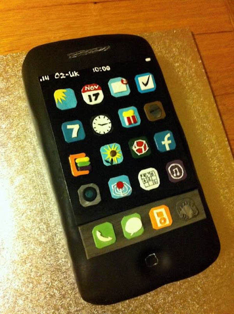 Surprised her Husband with Phone 4 Cake in his Birthday