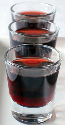 acemi aşçı: Vişne Likörü ve Likörlü Pasta