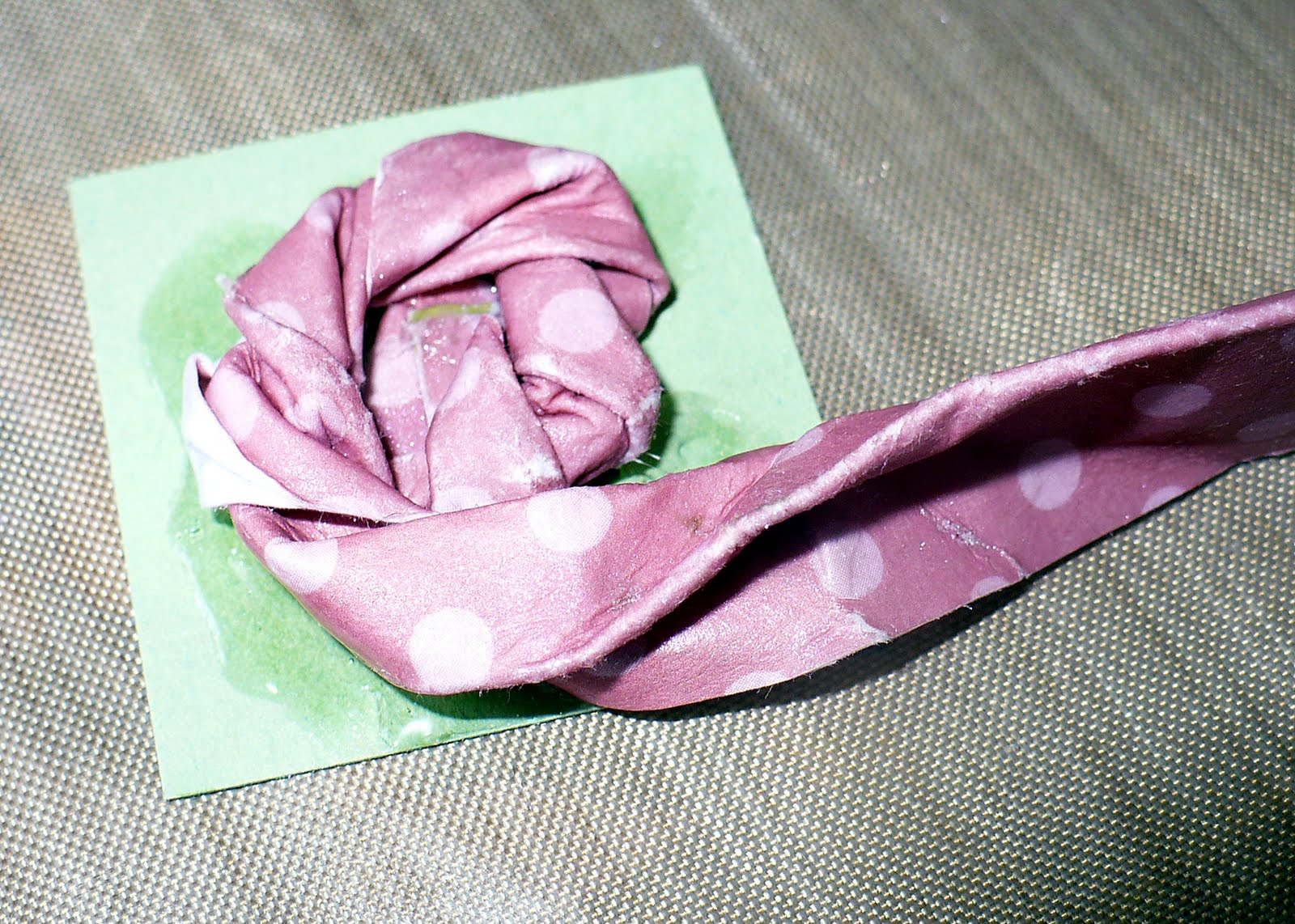 moonsplash designs...: A Tutorial for Rolled Paper Roses
