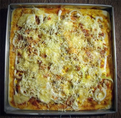 Dapur Ipoek: (Cornaddict) Pizza Chicken Mayo Black Pepper & Bubur Manado