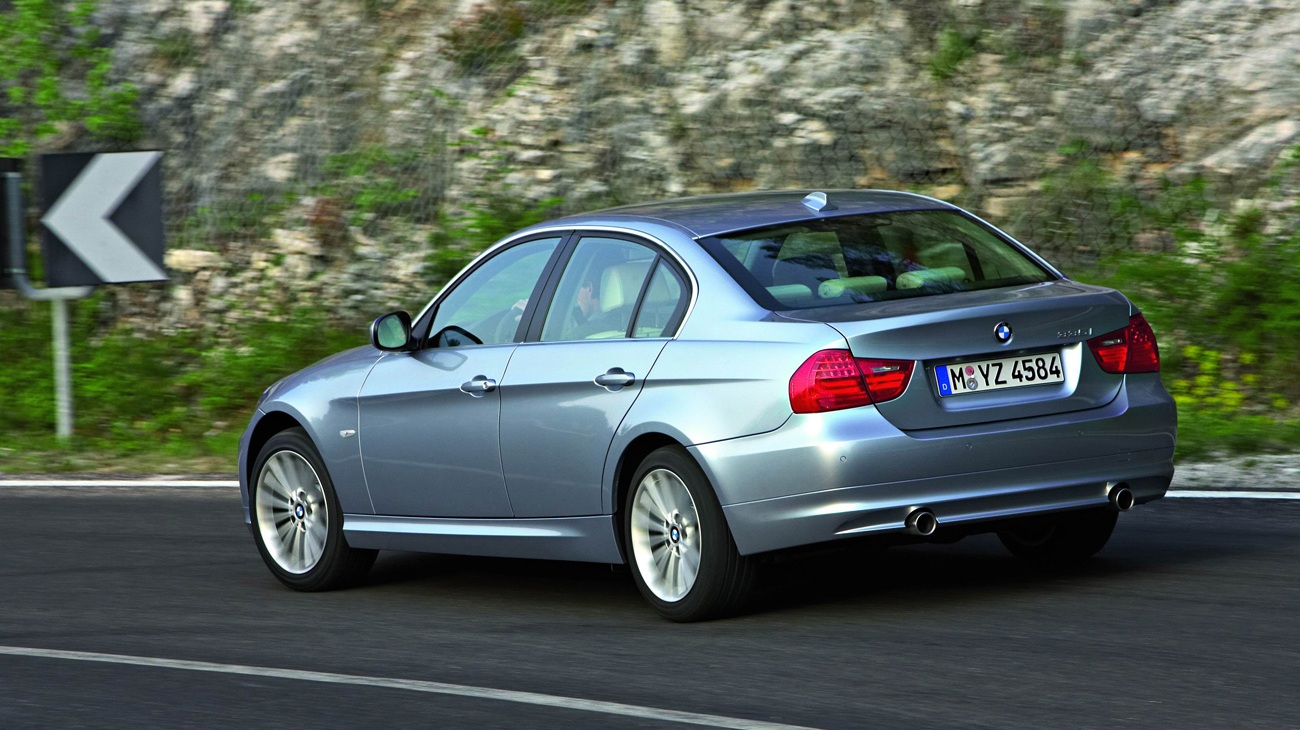 BMW Widescreen Wallpaper: BMW 3 Series Back View Wallpaper 10