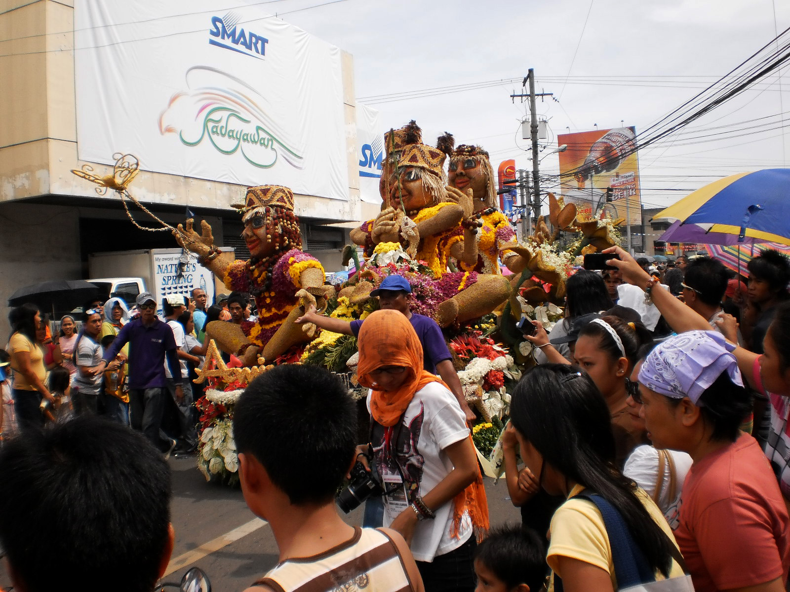 KADAYAWAN 2010 FLORAL FLOAT PARADE - On This Side of Town