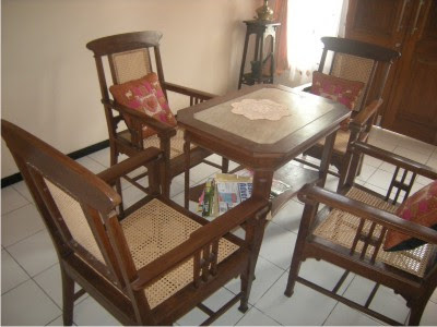 SEJATI MEBEL MODERN & ANTIK: MEJA DAN KURSI KUNO DAN ANTIK