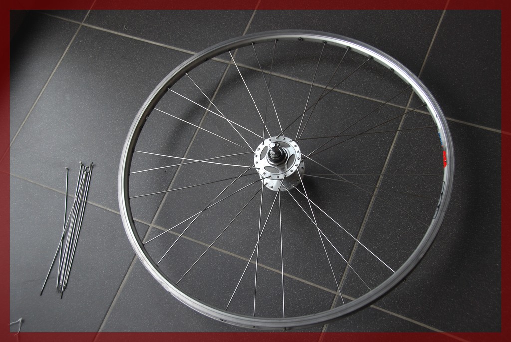 onderweg met de fiets: wieltje herstellen