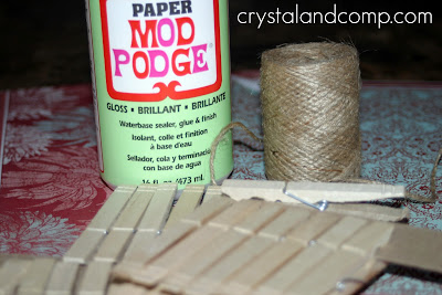 How to Use Clothespins and Twine to Display Art Work and Christmas ...