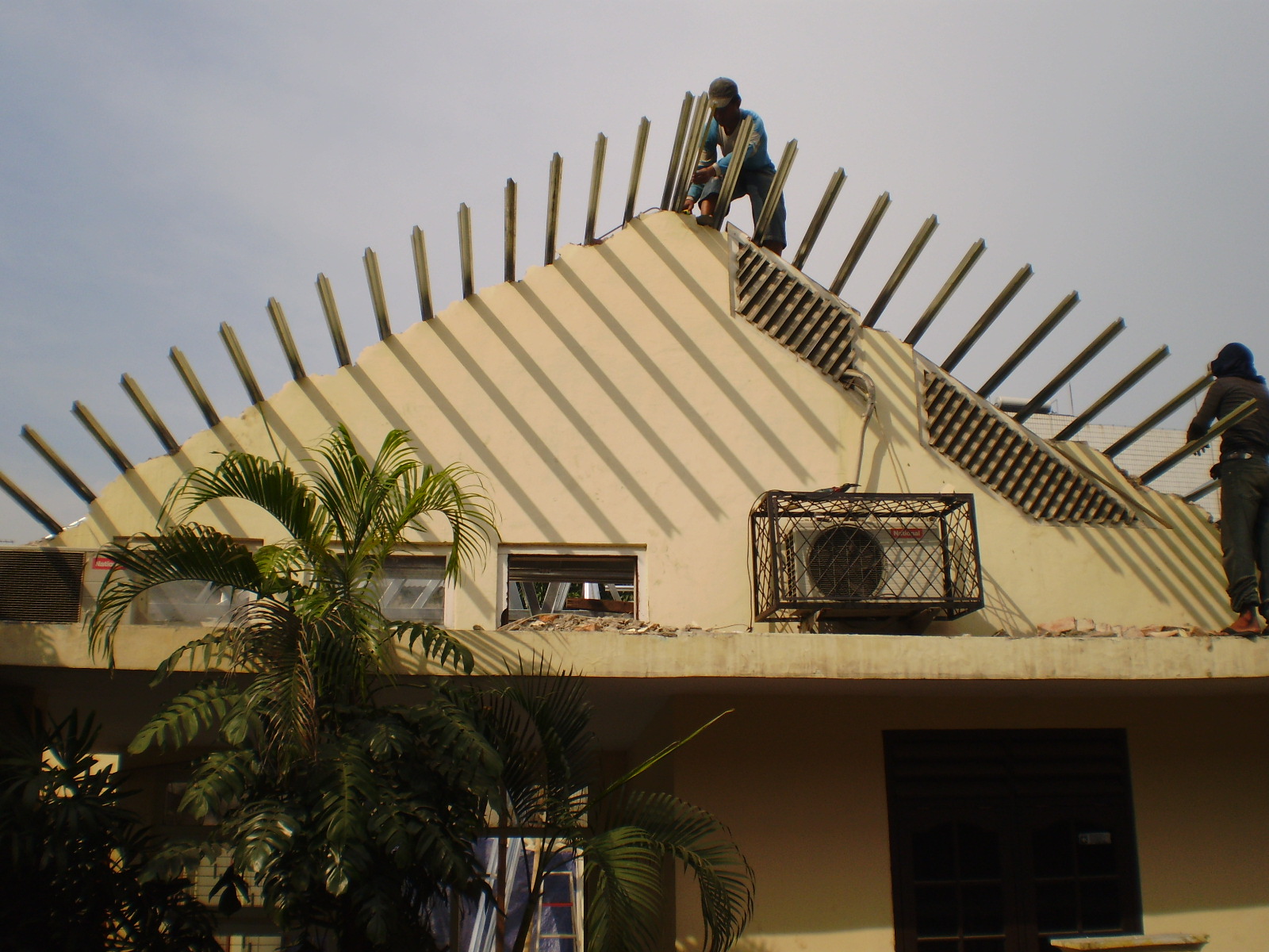 KONTRAKTOR: Renovasi Atap Baja Ringan