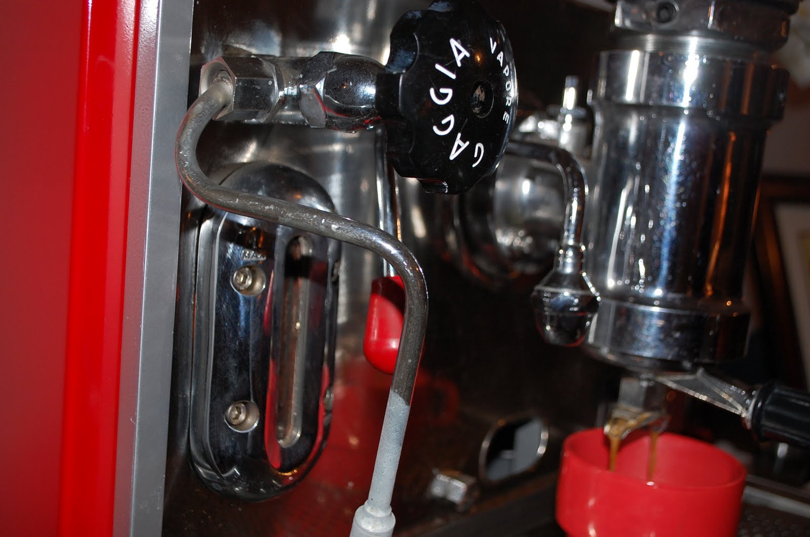 El Reagan Cafe: It's Here! Old School Crema...Piston Style Espresso ...