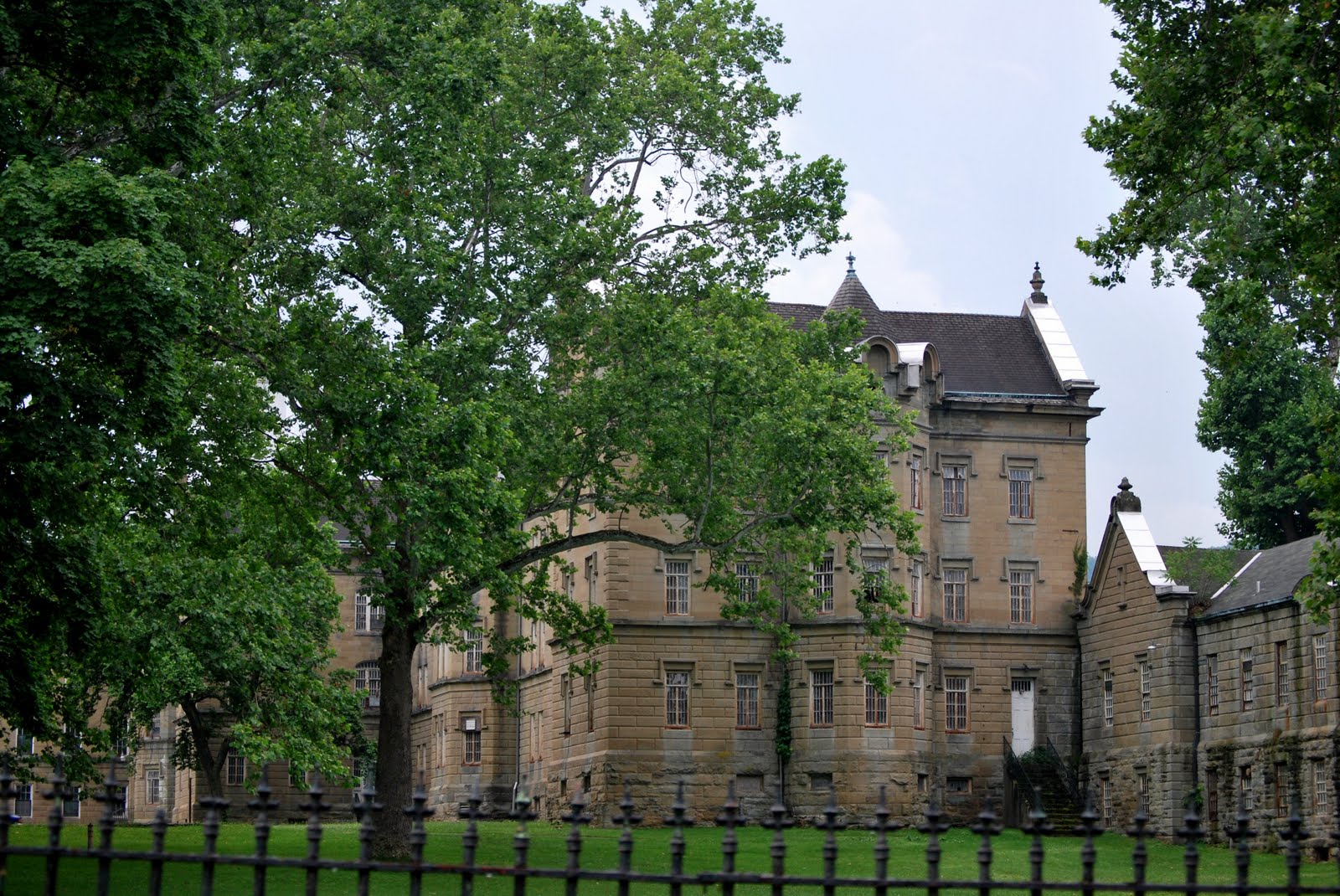 Travelin' West Virginia: Trans-Allegheny Lunatic Asylum, Weston