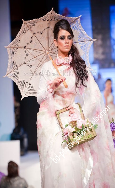 Bangladesh Media World: Bangladesh Fashion Show - Bd Sexy Ramp Female ...