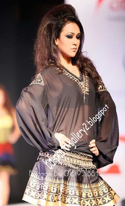 Bangladesh Media World: Bangladesh Fashion Show - Bd Sexy Ramp Female ...