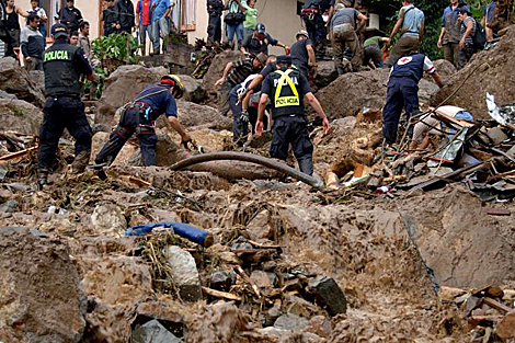 ENCONTRÉ EL OLIMPO BAJO MI CAMA: DERRUMBE EN COSTA RICA
