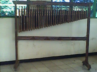 Situs Pribadi Burhan: RIWAYAT MUSIK ANGKLUNG ARUMBA