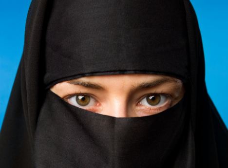 ¿COSMOPOLITISMO O REPRESIÓN?: BURKA Y VELO ISLÁMICO: ORIGEN