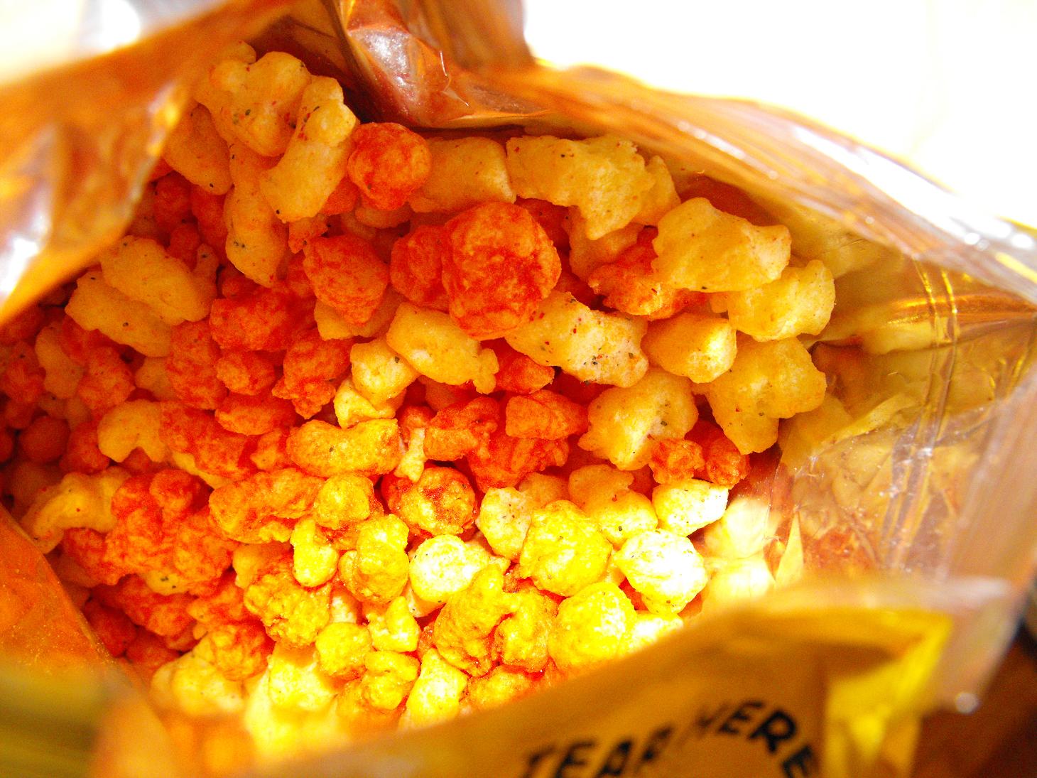 Hot Chicks Eatin' Spicy Chips: Snack #118- Cheetos Mighty Zingers Ragin ...