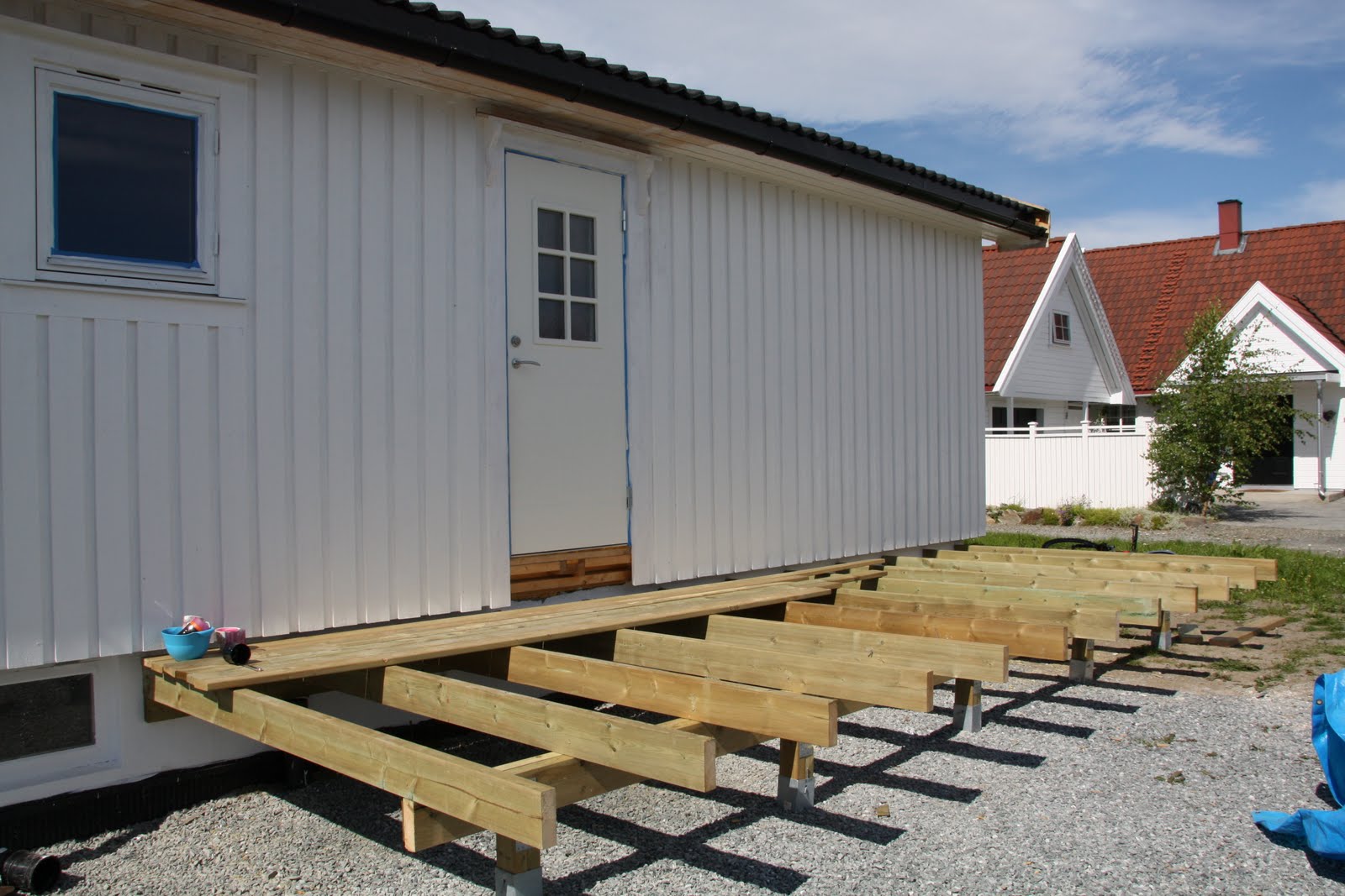 Familieogfoto: maler hus & bygger veranda