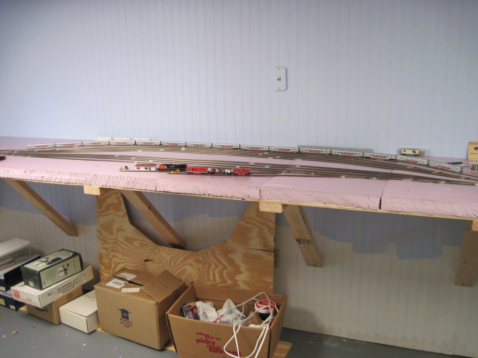 My N Scale Layout: My Favorite Trains 1: The RBB&B "Red" Circus Train