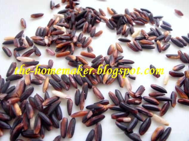 The HomeMaker: Bubur Pulut Hitam (Black Glutinous Rice Porridge)