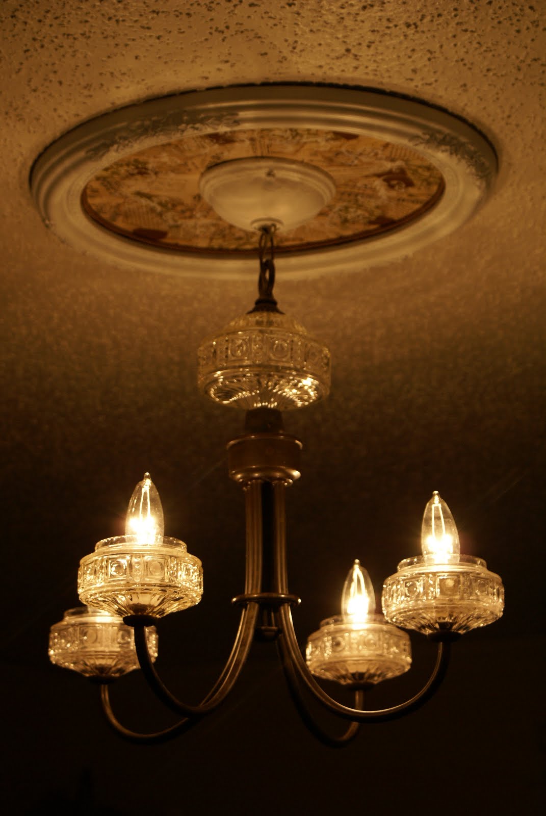 Quill Cottage: STUDIO LIGHTING AND DIY CEILING MEDALLION...