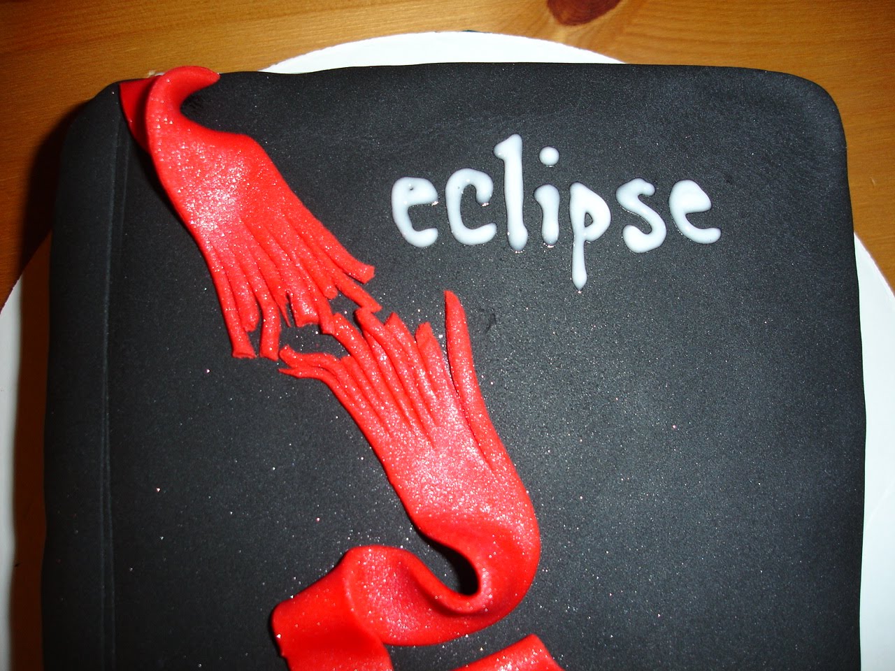 YUM! Cakes by Beth: Eclipse - Twilight Cake