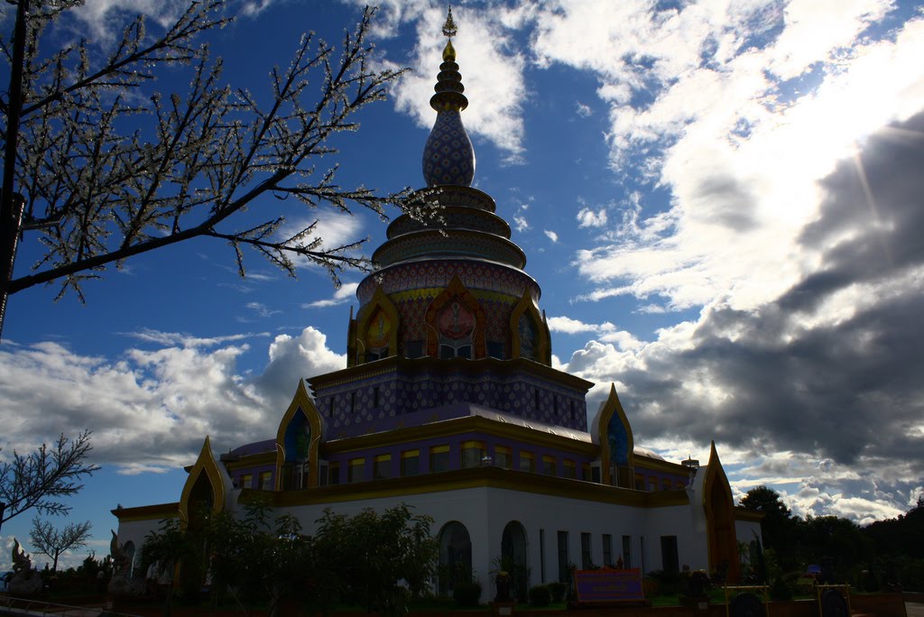 Travel to Lanna ล้านนา: Thaton ท่าตอน, the mountains, the Mae Kok River ...