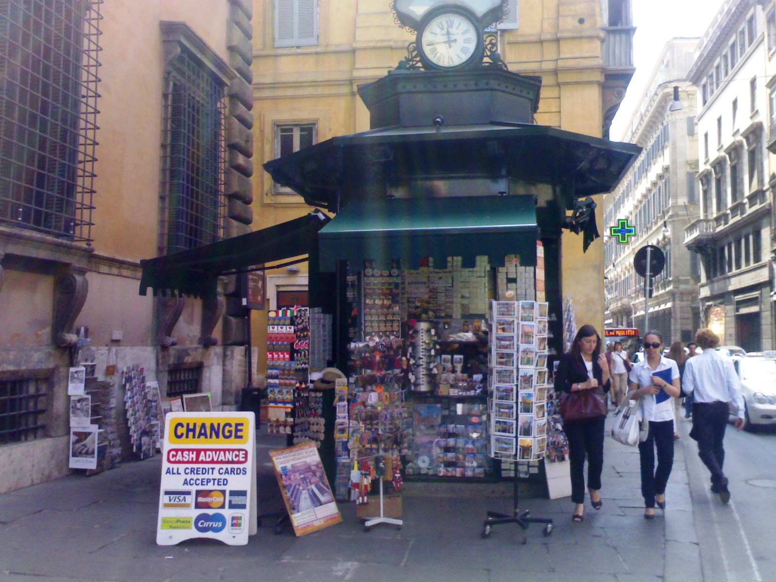ROMA FA SCHIFO: C'era una volta la più antica edicola della città