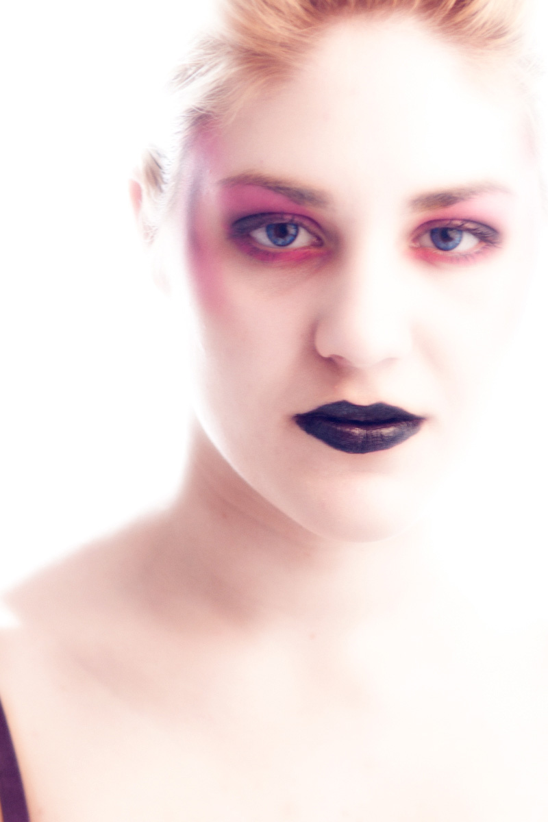 It Makes Me Wonder If This World Is Plastic: Photoshoot with Chaf