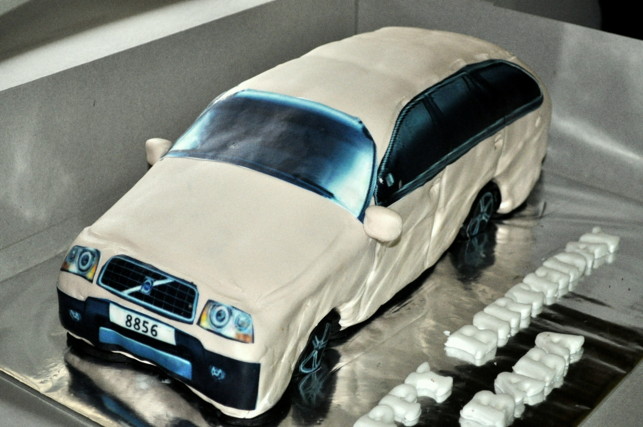 Izah's Kitchen: Volvo Birthday Cake