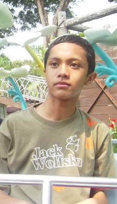 Spectacles: Fauzan Helmi Sudaryanto